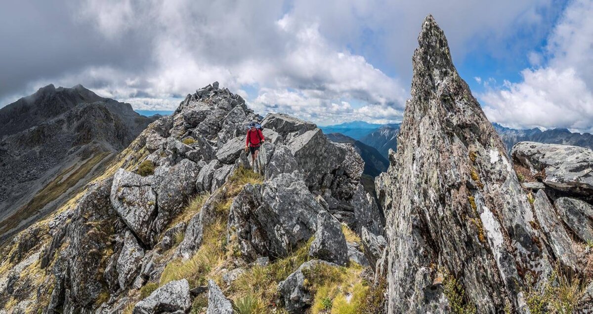 Topo Twisting on the Ella Range | Wilderlife